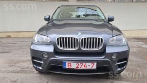 Pelēks BMW X5 2010 Ogre, ar dzinēja tilpumu 3.00 L un nobraukumu 299 tūkst. km par 10350 €, foto 4 vietnē AUTOMOTO.COM.LV