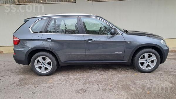 Pelēks BMW X5 2010 Ogre, ar dzinēja tilpumu 3.00 L un nobraukumu 299 tūkst. km par 10350 €, foto 7 vietnē AUTOMOTO.COM.LV
