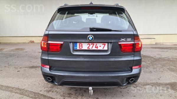 Pelēks BMW X5 2010 Ogre, ar dzinēja tilpumu 3.00 L un nobraukumu 299 tūkst. km par 10350 €, foto 8 vietnē AUTOMOTO.COM.LV