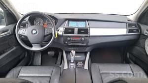 Pelēks BMW X5 2010 Ogre, ar dzinēja tilpumu 3.00 L un nobraukumu 299 tūkst. km par 10350 €, foto 12 vietnē AUTOMOTO.COM.LV