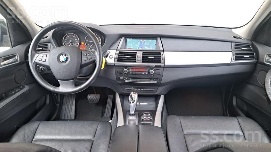 Pelēks BMW X5 2010 Ogre, ar dzinēja tilpumu 3.00 L un nobraukumu 299 tūkst. km par 10350 €, foto 12 vietnē AUTOMOTO.COM.LV
