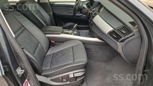 Pelēks BMW X5 2010 Ogre, ar dzinēja tilpumu 3.00 L un nobraukumu 299 tūkst. km par 10350 €, foto 14 vietnē AUTOMOTO.COM.LV
