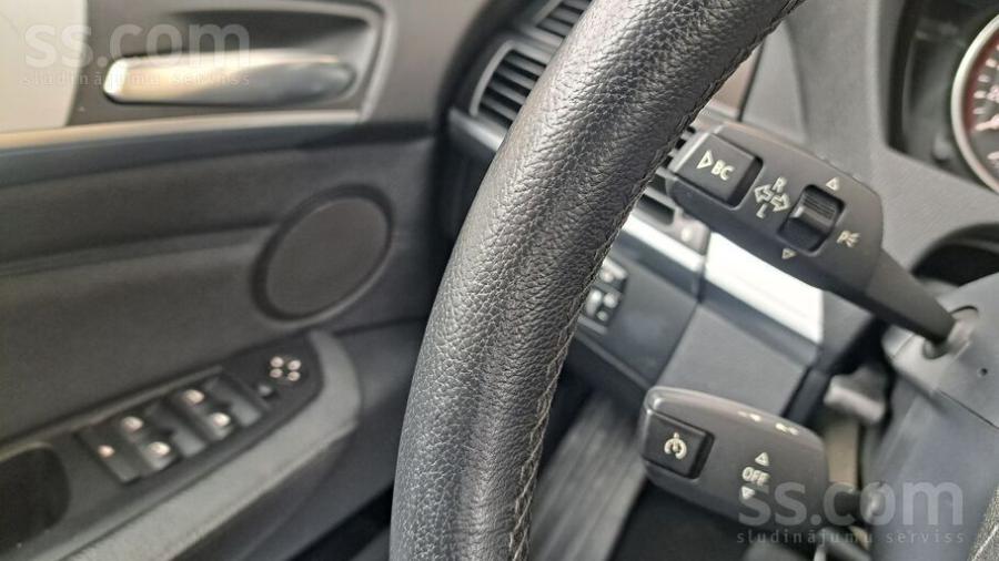 Pelēks BMW X5 2010 Ogre, ar dzinēja tilpumu 3.00 L un nobraukumu 299 tūkst. km par 10350 €, foto 19 vietnē AUTOMOTO.COM.LV