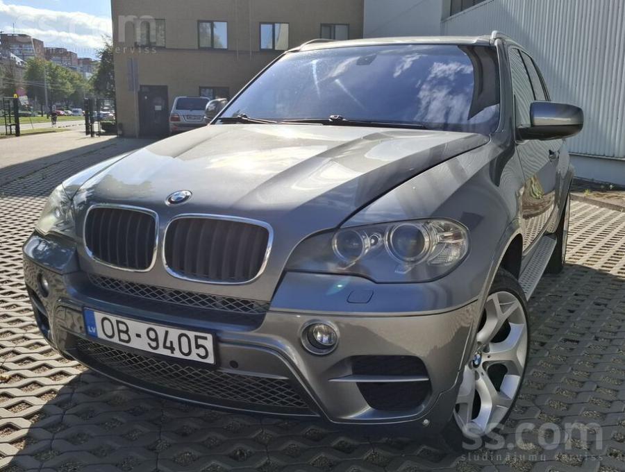 Grey BMW X5 2010 in Riga, with an engine capacity of 3.00 L and mileage of 295 thousand km for 8500 €, photo 9 on AUTOMOTO.COM.LV