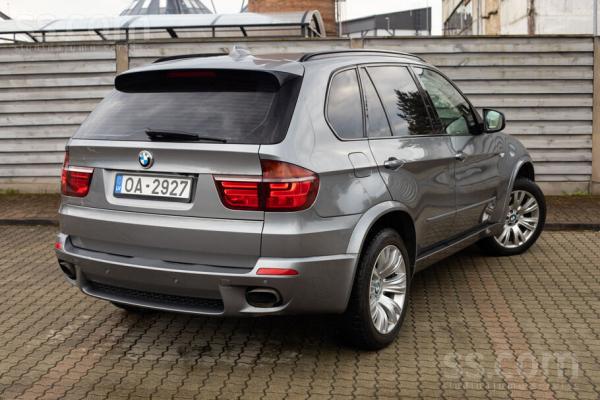 Pelēks BMW X5 2011 Jelgava, ar dzinēja tilpumu 3.00 L un nobraukumu 294 tūkst. km par 13100 €, foto 4 vietnē AUTOMOTO.COM.LV