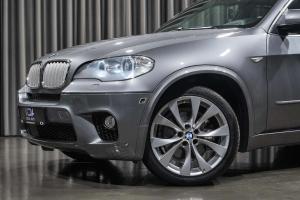 Pelēks BMW X5 2011 Marijampole, ar dzinēja tilpumu 2.99 L un nobraukumu 172 tūkst. km par 14750 €, foto 6 vietnē AUTOMOTO.COM.LV