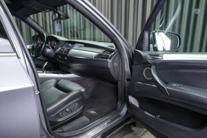 Pelēks BMW X5 2011 Marijampole, ar dzinēja tilpumu 2.99 L un nobraukumu 172 tūkst. km par 14750 €, foto 21 vietnē AUTOMOTO.COM.LV