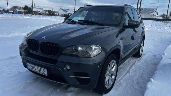 Pelēks BMW X5 2011 Utena, ar dzinēja tilpumu 2.99 L un nobraukumu 310 tūkst. km par 10900 €, foto 1 vietnē AUTOMOTO.COM.LV