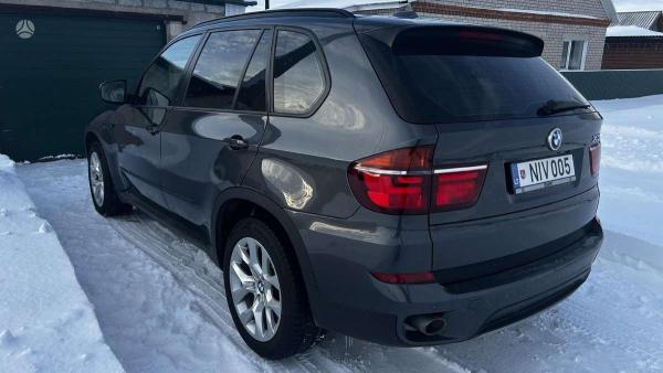 Grey BMW X5 2011 in Utena, with an engine capacity of 2.99 L and mileage of 310 thousand km for 10900 €, photo 5 on AUTOMOTO.COM.LV