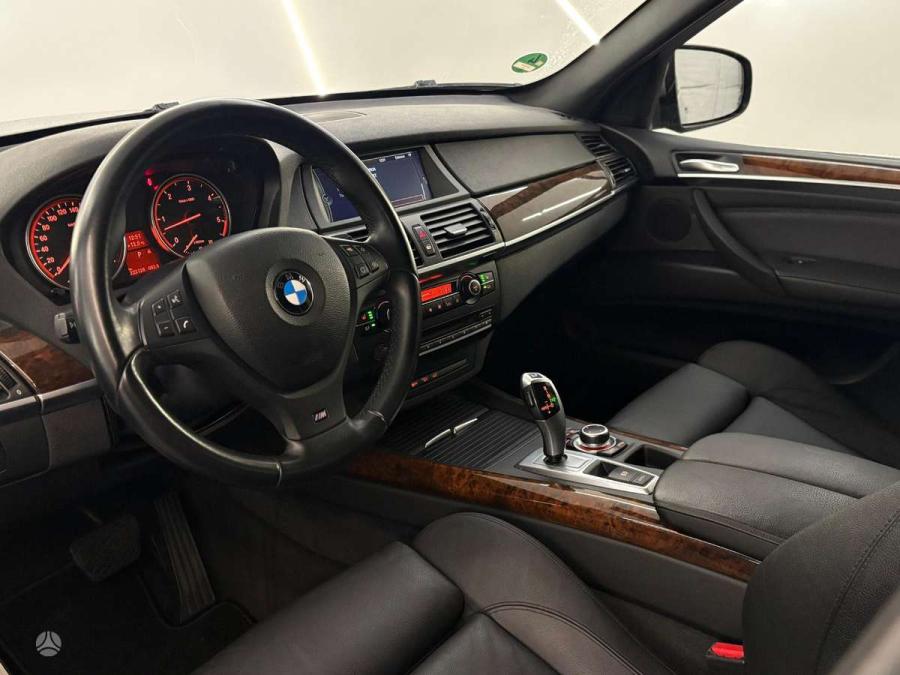 Pelēks BMW X5 2011 Marijampole, ar dzinēja tilpumu 2.99 L un nobraukumu 223 tūkst. km par 12350 €, foto 2 vietnē AUTOMOTO.COM.LV