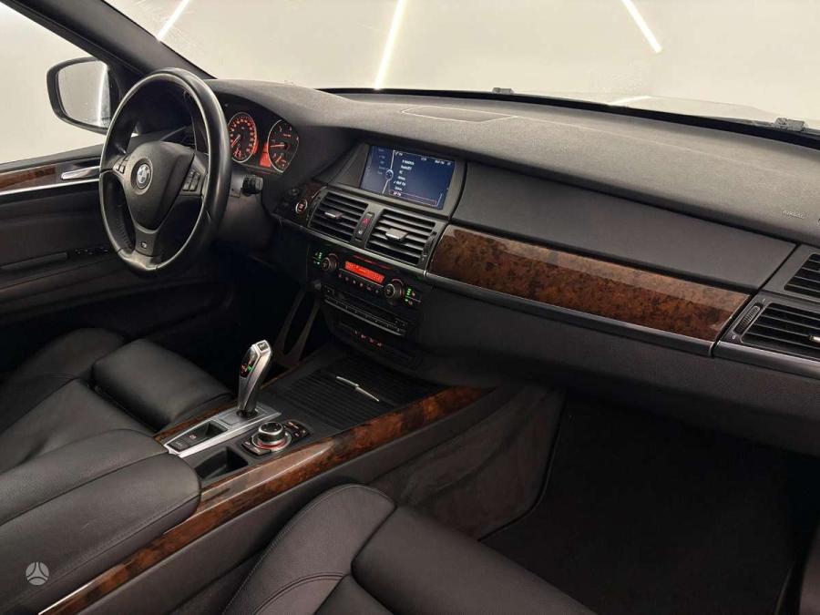 Pelēks BMW X5 2011 Marijampole, ar dzinēja tilpumu 2.99 L un nobraukumu 223 tūkst. km par 12350 €, foto 21 vietnē AUTOMOTO.COM.LV