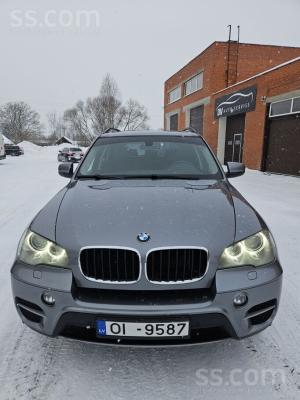 Grey BMW X5 2011 in Rezekne, with an engine capacity of 3.00 L and mileage of 244 thousand km for 10999 €, photo  on AUTOMOTO.COM.LV
