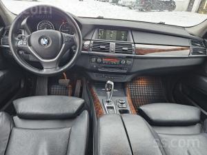 Grey BMW X5 2011 in Rezekne, with an engine capacity of 3.00 L and mileage of 244 thousand km for 10999 €, photo 2 on AUTOMOTO.COM.LV