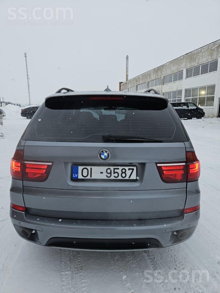 Grey BMW X5 2011 in Rezekne, with an engine capacity of 3.00 L and mileage of 244 thousand km for 10999 €, photo 5 on AUTOMOTO.COM.LV
