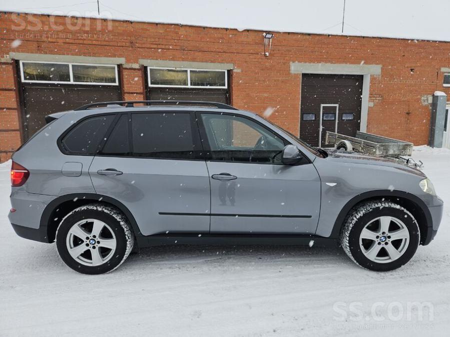 Grey BMW X5 2011 in Rezekne, with an engine capacity of 3.00 L and mileage of 244 thousand km for 10999 €, photo 6 on AUTOMOTO.COM.LV