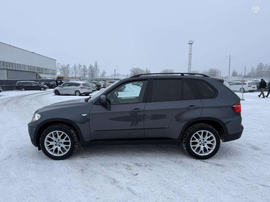 Pelēks BMW X5 2011 Marijampole, ar dzinēja tilpumu 2.99 L un nobraukumu 295 tūkst. km par 10300 €, foto 2 vietnē AUTOMOTO.COM.LV