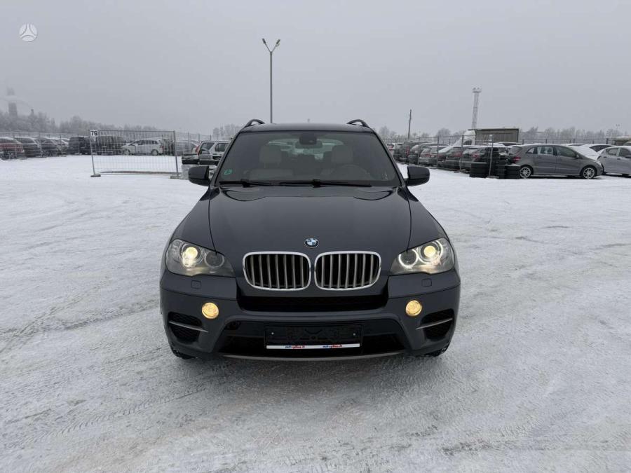 Pelēks BMW X5 2011 Marijampole, ar dzinēja tilpumu 2.99 L un nobraukumu 295 tūkst. km par 10300 €, foto 4 vietnē AUTOMOTO.COM.LV