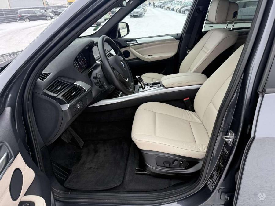 Pelēks BMW X5 2011 Marijampole, ar dzinēja tilpumu 2.99 L un nobraukumu 295 tūkst. km par 10300 €, foto 18 vietnē AUTOMOTO.COM.LV
