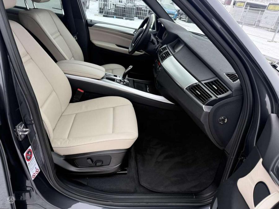 Pelēks BMW X5 2011 Marijampole, ar dzinēja tilpumu 2.99 L un nobraukumu 295 tūkst. km par 10300 €, foto 24 vietnē AUTOMOTO.COM.LV