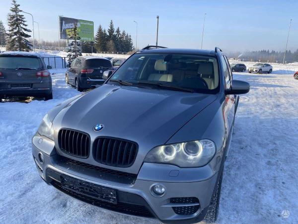 Grey BMW X5 2011 in Utena, with an engine capacity of 2.99 L and mileage of 260 thousand km for 11700 €, photo 2 on AUTOMOTO.COM.LV