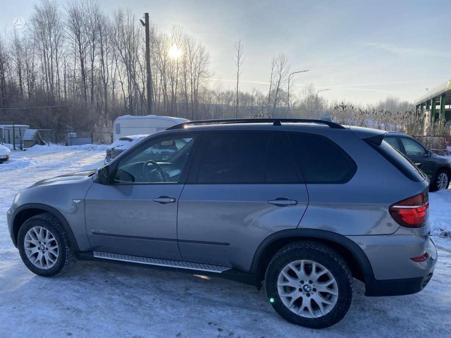 Grey BMW X5 2011 in Utena, with an engine capacity of 2.99 L and mileage of 260 thousand km for 11700 €, photo 11 on AUTOMOTO.COM.LV