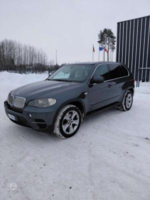 Pelēks BMW X5 2011 Viļņa, ar dzinēja tilpumu 2.99 L un nobraukumu 26 tūkst. km par 9400 €, foto  vietnē AUTOMOTO.COM.LV