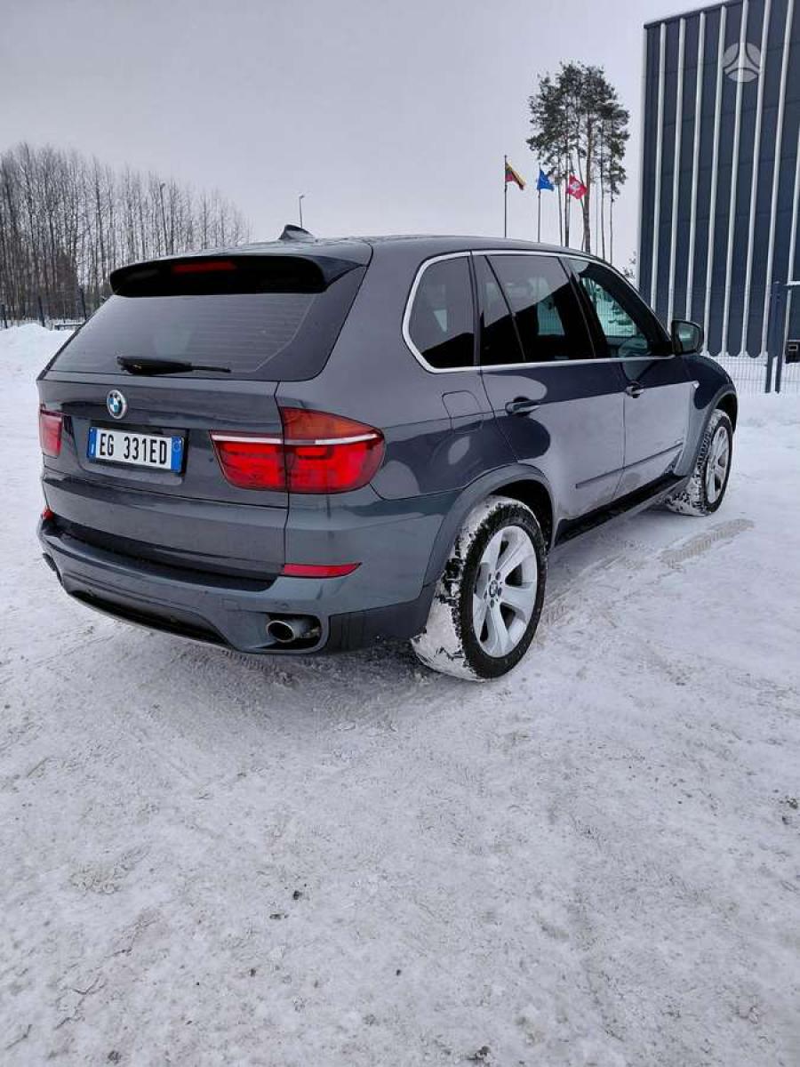Grey BMW X5 2011 in Vilnius, with an engine capacity of 2.99 L and mileage of 26 thousand km for 9400 €, photo 4 on AUTOMOTO.COM.LV