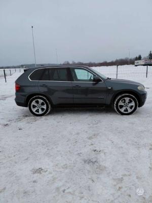 Grey BMW X5 2011 in Vilnius, with an engine capacity of 2.99 L and mileage of 26 thousand km for 9400 €, photo 8 on AUTOMOTO.COM.LV