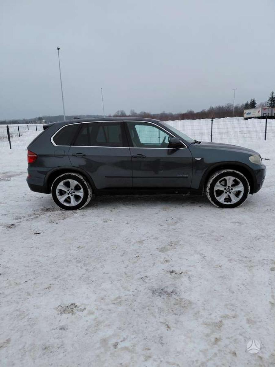 Grey BMW X5 2011 in Vilnius, with an engine capacity of 2.99 L and mileage of 26 thousand km for 9400 €, photo 8 on AUTOMOTO.COM.LV