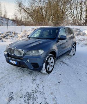 Pelēks BMW X5 2011 Viļņa, ar dzinēja tilpumu 2.99 L un nobraukumu 264 tūkst. km par 9400 €, foto  vietnē AUTOMOTO.COM.LV