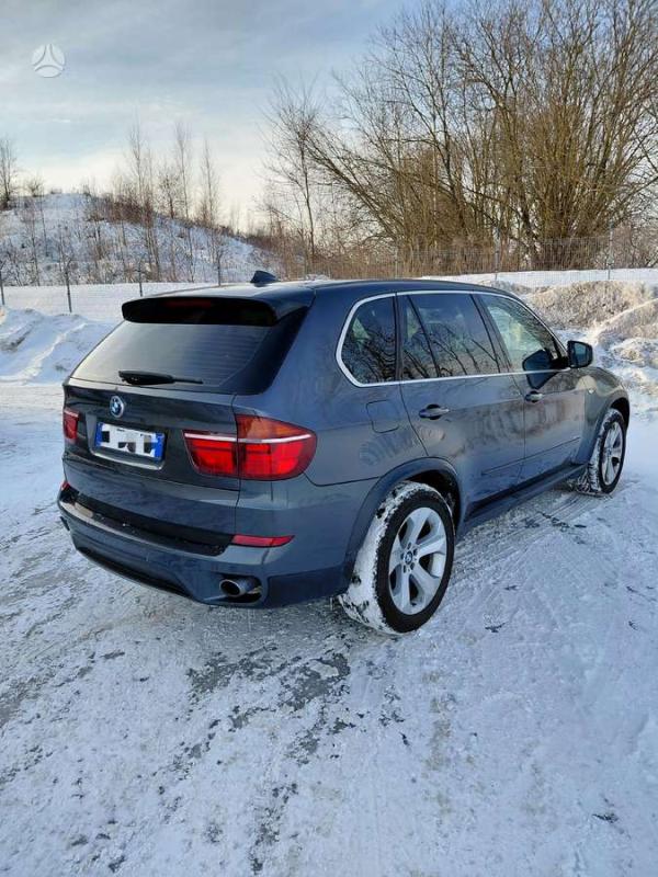 Pelēks BMW X5 2011 Viļņa, ar dzinēja tilpumu 2.99 L un nobraukumu 264 tūkst. km par 9400 €, foto 2 vietnē AUTOMOTO.COM.LV