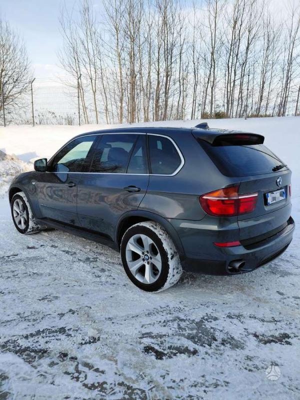 Pelēks BMW X5 2011 Viļņa, ar dzinēja tilpumu 2.99 L un nobraukumu 264 tūkst. km par 9400 €, foto 3 vietnē AUTOMOTO.COM.LV