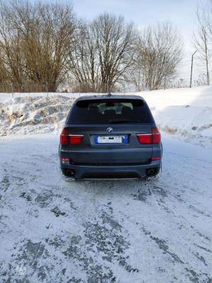 Grey BMW X5 2011 in Vilnius, with an engine capacity of 2.99 L and mileage of 264 thousand km for 9400 €, photo 5 on AUTOMOTO.COM.LV