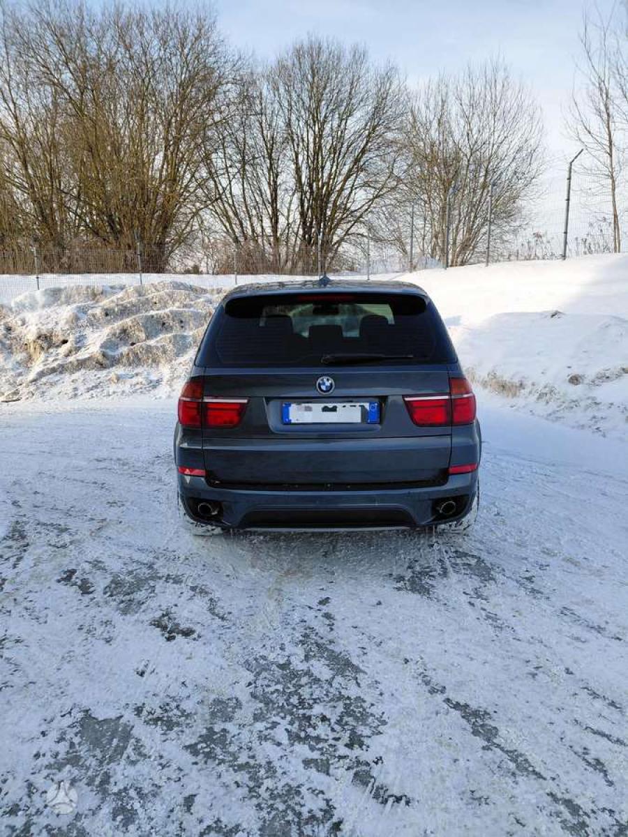 Grey BMW X5 2011 in Vilnius, with an engine capacity of 2.99 L and mileage of 264 thousand km for 9400 €, photo 5 on AUTOMOTO.COM.LV