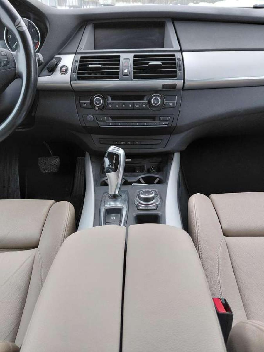 Grey BMW X5 2011 in Vilnius, with an engine capacity of 2.99 L and mileage of 264 thousand km for 9400 €, photo 12 on AUTOMOTO.COM.LV