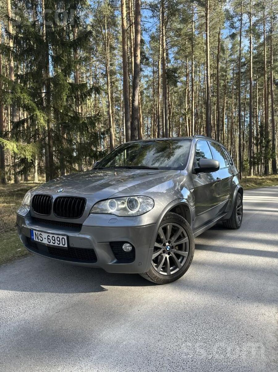 Grey BMW X5 2011 in Riga, with an engine capacity of 3.00 L and mileage of 257 thousand km for 11850 €, photo 1 on AUTOMOTO.COM.LV