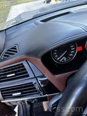 Grey BMW X5 2011 in Riga, with an engine capacity of 3.00 L and mileage of 257 thousand km for 11850 €, photo 6 on AUTOMOTO.COM.LV