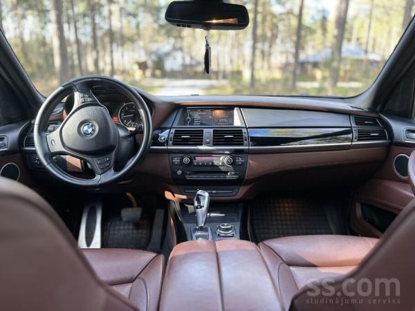 Pelēks BMW X5 2011 Rīga, ar dzinēja tilpumu 3.00 L un nobraukumu 257 tūkst. km par 11850 €, foto 7 vietnē AUTOMOTO.COM.LV