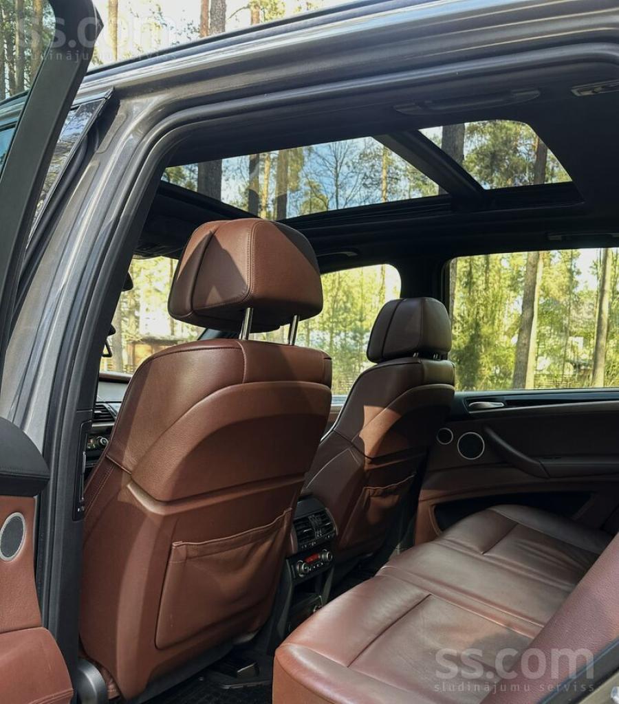 Grey BMW X5 2011 in Riga, with an engine capacity of 3.00 L and mileage of 257 thousand km for 11850 €, photo 15 on AUTOMOTO.COM.LV