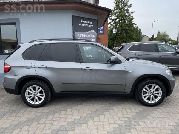 Pelēks BMW X5 2011 Talsi, ar dzinēja tilpumu 3.00 L un nobraukumu 360 tūkst. km par 9400 €, foto 2 vietnē AUTOMOTO.COM.LV