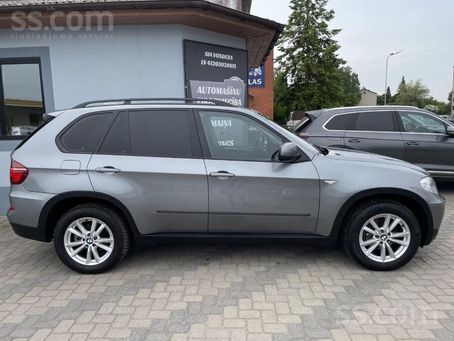 Pelēks BMW X5 2011 Talsi, ar dzinēja tilpumu 3.00 L un nobraukumu 360 tūkst. km par 9400 €, foto 3 vietnē AUTOMOTO.COM.LV