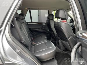 Pelēks BMW X5 2011 Talsi, ar dzinēja tilpumu 3.00 L un nobraukumu 360 tūkst. km par 9400 €, foto 9 vietnē AUTOMOTO.COM.LV