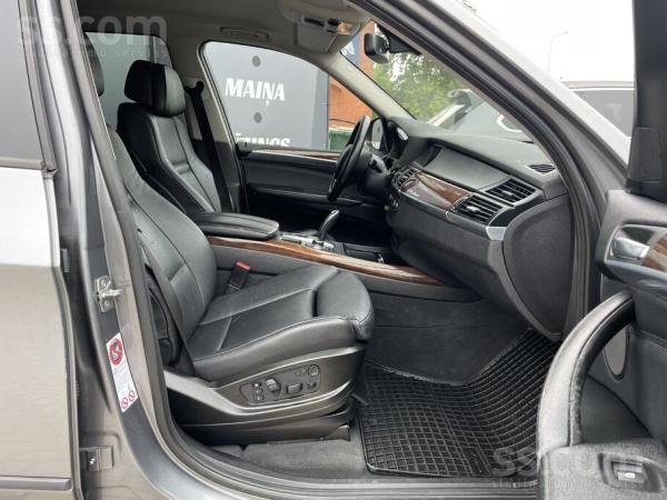 Pelēks BMW X5 2011 Talsi, ar dzinēja tilpumu 3.00 L un nobraukumu 360 tūkst. km par 9400 €, foto 9 vietnē AUTOMOTO.COM.LV
