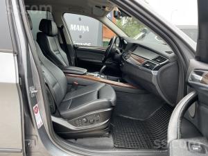 Pelēks BMW X5 2011 Talsi, ar dzinēja tilpumu 3.00 L un nobraukumu 360 tūkst. km par 9400 €, foto 10 vietnē AUTOMOTO.COM.LV