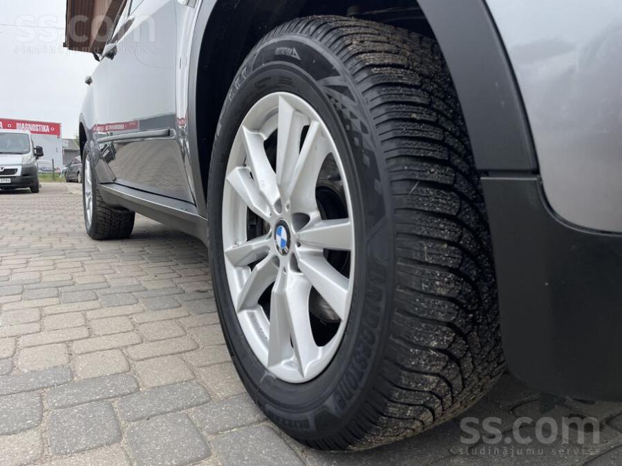 Pelēks BMW X5 2011 Talsi, ar dzinēja tilpumu 3.00 L un nobraukumu 360 tūkst. km par 9400 €, foto 11 vietnē AUTOMOTO.COM.LV