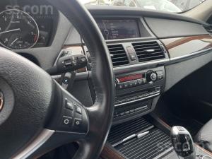 Pelēks BMW X5 2011 Talsi, ar dzinēja tilpumu 3.00 L un nobraukumu 360 tūkst. km par 9400 €, foto 17 vietnē AUTOMOTO.COM.LV