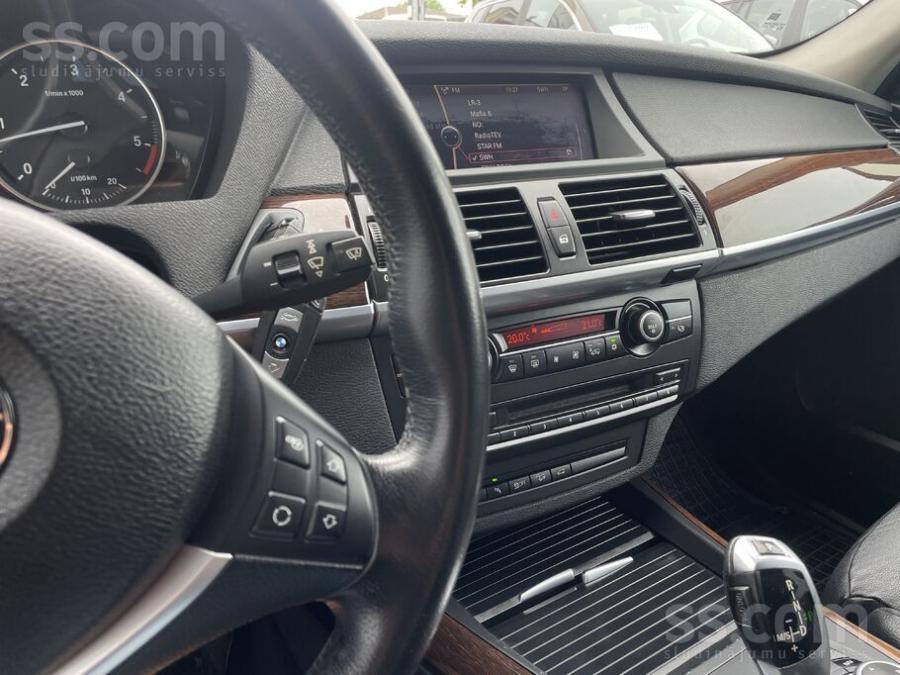 Pelēks BMW X5 2011 Talsi, ar dzinēja tilpumu 3.00 L un nobraukumu 360 tūkst. km par 9400 €, foto 17 vietnē AUTOMOTO.COM.LV