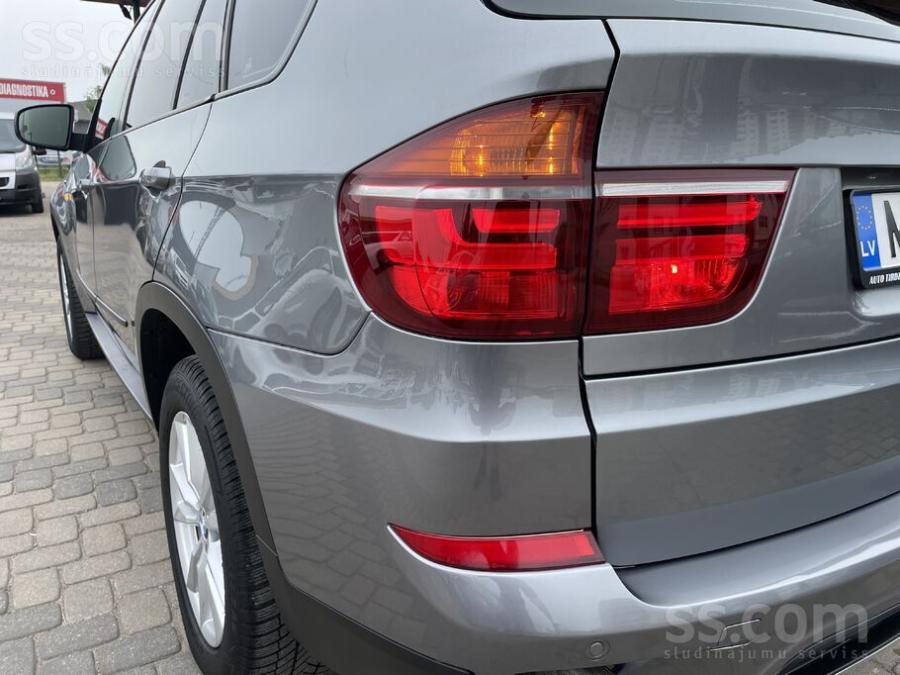 Pelēks BMW X5 2011 Talsi, ar dzinēja tilpumu 3.00 L un nobraukumu 360 tūkst. km par 9400 €, foto 27 vietnē AUTOMOTO.COM.LV