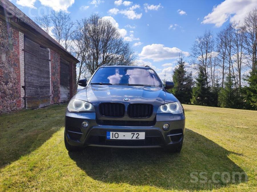 Grey BMW X5 2011 in Cesis, with an engine capacity of 3.00 L and mileage of 305 thousand km for 12350 €, photo 7 on AUTOMOTO.COM.LV