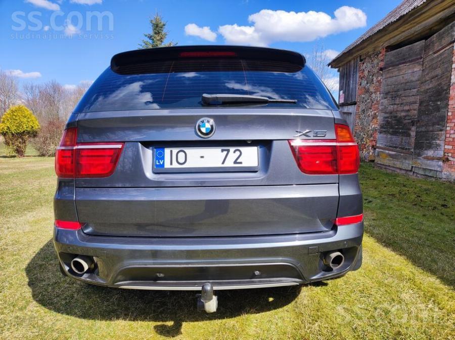 Grey BMW X5 2011 in Cesis, with an engine capacity of 3.00 L and mileage of 305 thousand km for 12350 €, photo 13 on AUTOMOTO.COM.LV